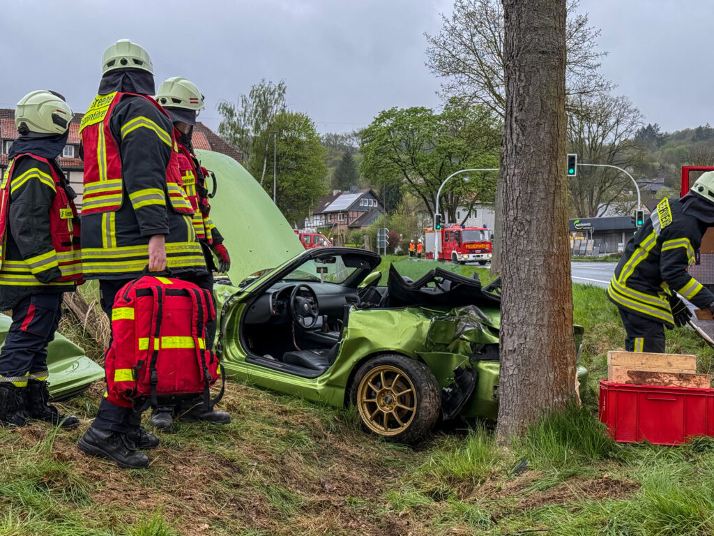 Unfall auf der B64 bei Greene: Autofahrer wird schwer verletzt ...